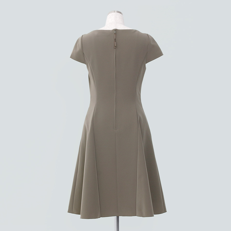 シンプルフレア カットワンピース（Mサイズ / ブラウン / FOXEY（フォクシー）） / 【公式】Brista（ブリスタ）-洋服サブスク・レンタル